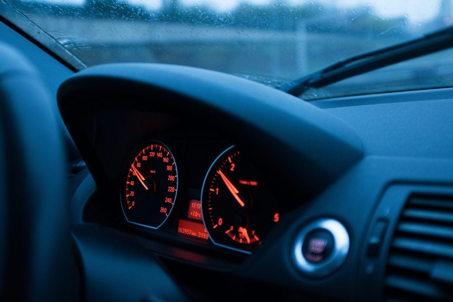 SAT NAV VS. SPEEDOMETER: WHICH SHOULD I TRUST? - Halfords