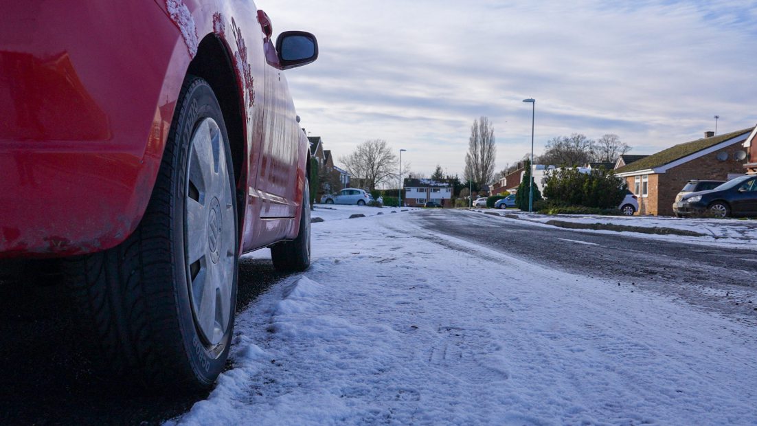 Tips for driving on ice - Halfords