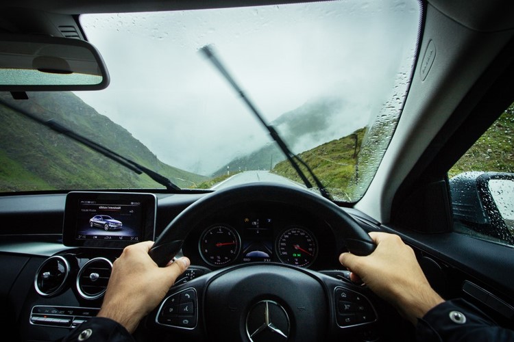 Wet weather driving tips - Halfords