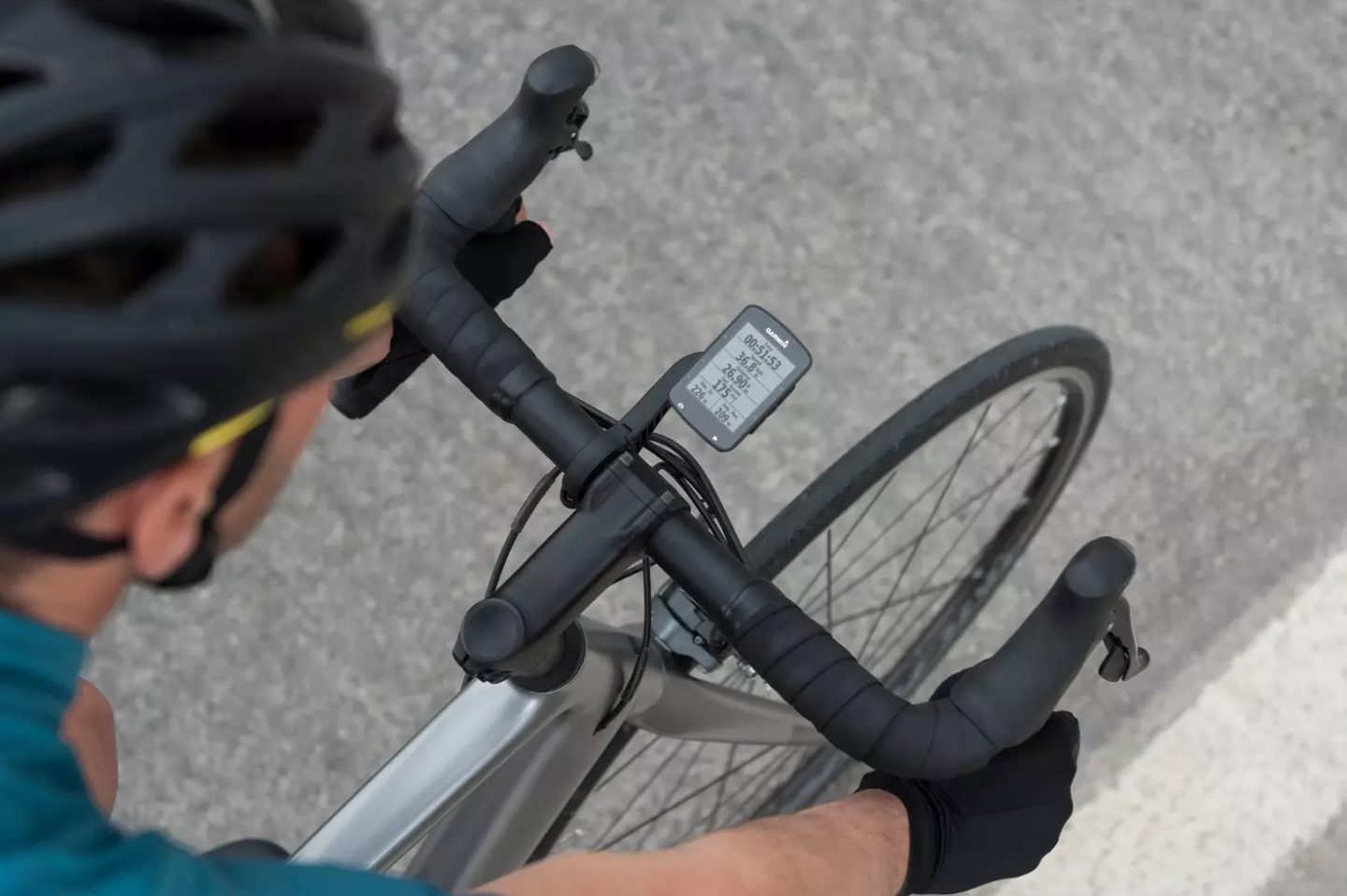 Must-have bike accessories for your cycling day trips - Halfords