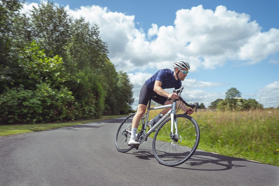 Improving performance: how to set road cycling goals - Halfords