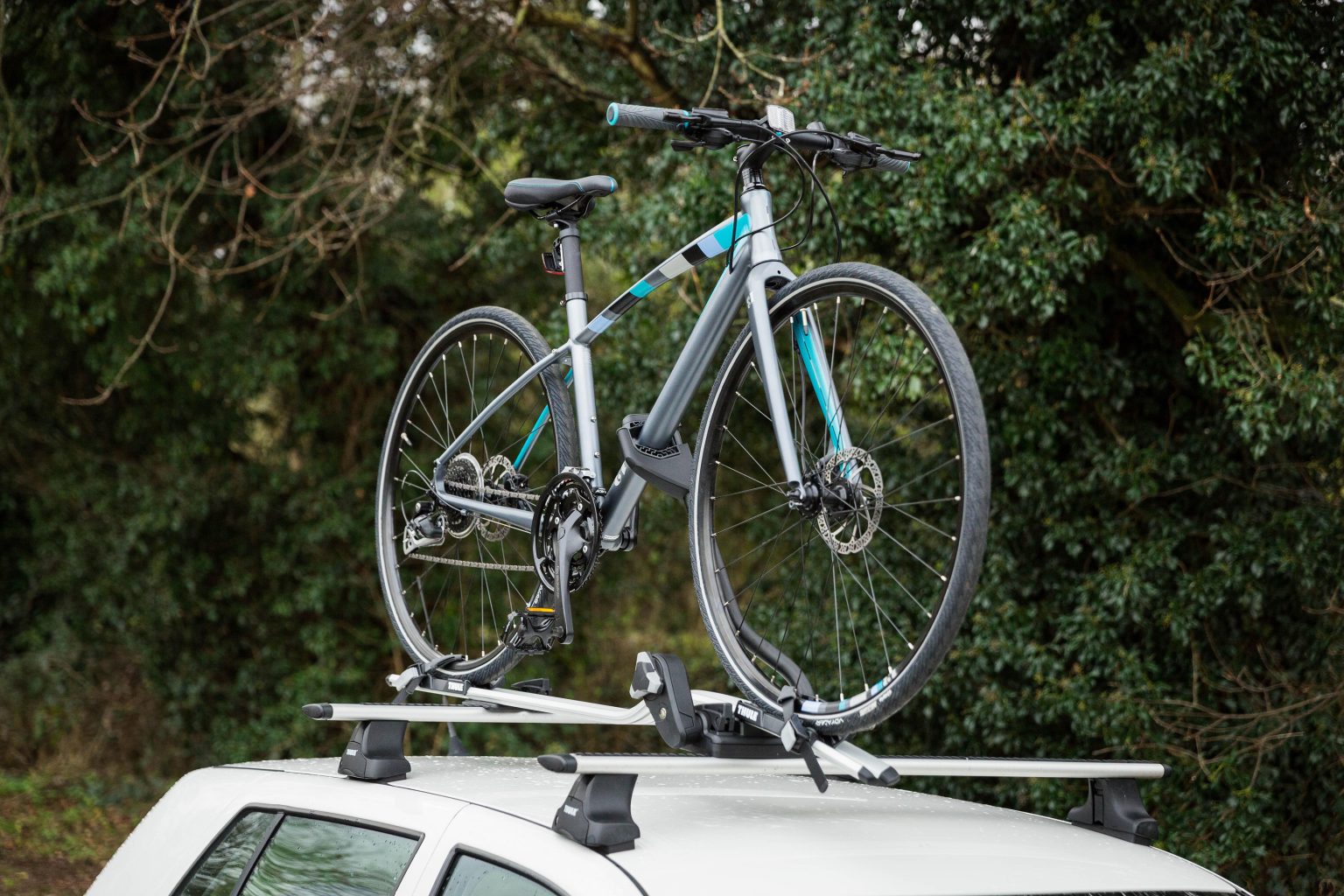 Must-have bike accessories for your cycling day trips - Halfords