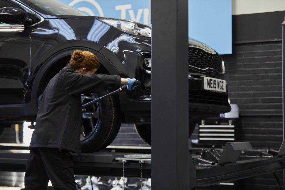 national-halfords-autocentres-tyre-competition-halfords