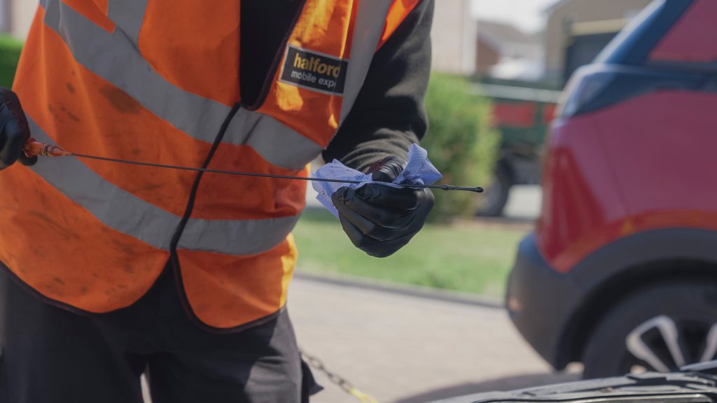 Engine Oil: A Beginner's Guide - Halfords