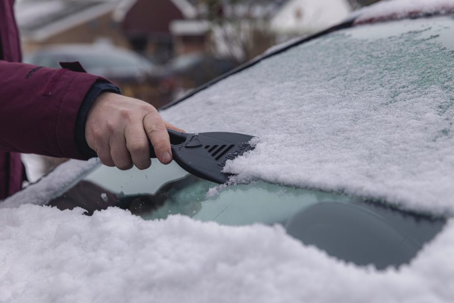 How to prevent ice on your vehicle's windscreen - Halfords
