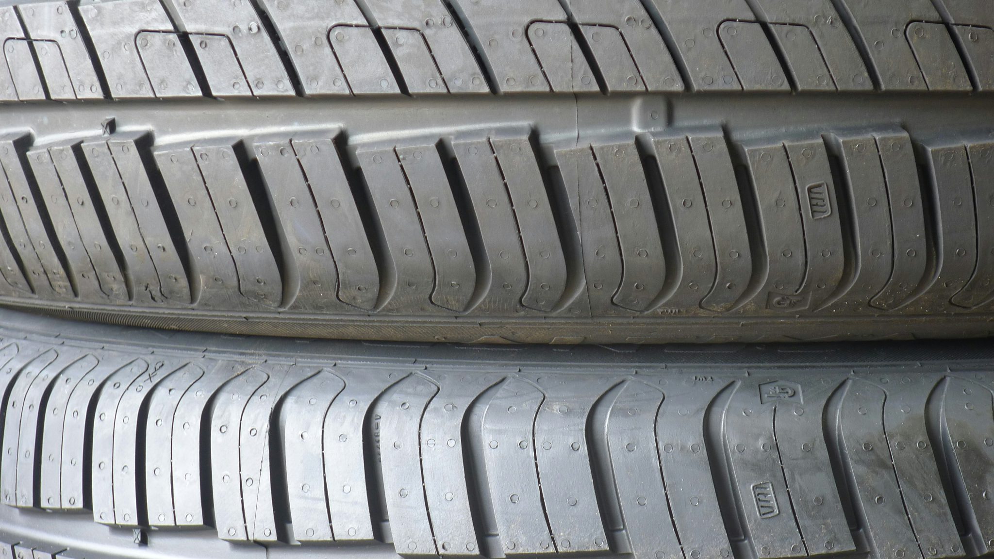 How To Use A Car Tyre Puncture Repair Kit - Halfords