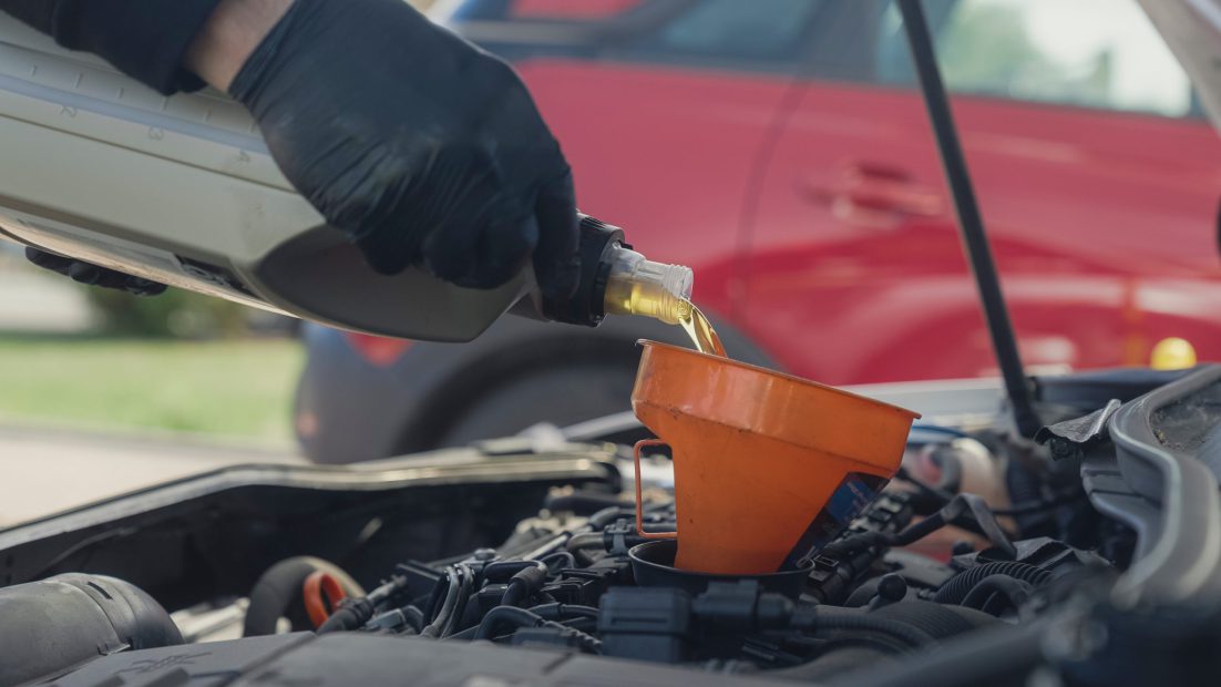 What’s the Difference Between an MOT and a Car Service? - Halfords